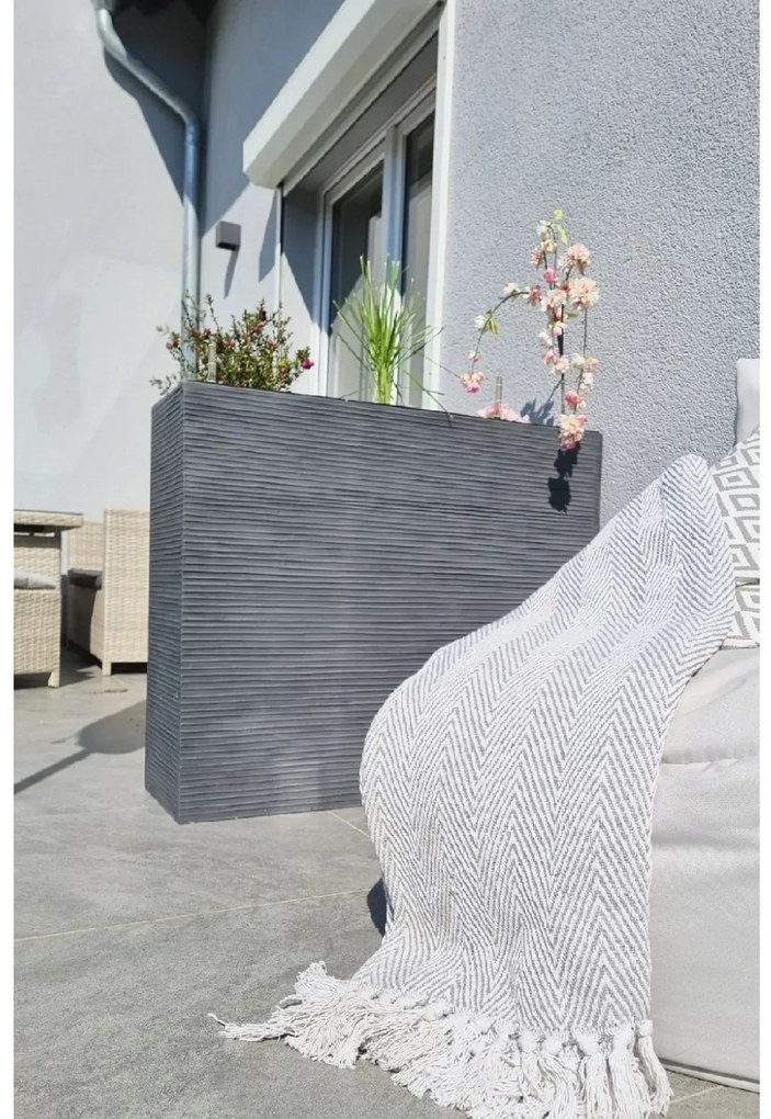 Květináč ELEMENTO, sklolaminát, šířka 88 cm, šedá řádky
