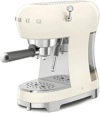 SMEG ECF01 krémová / Pákový kávovar