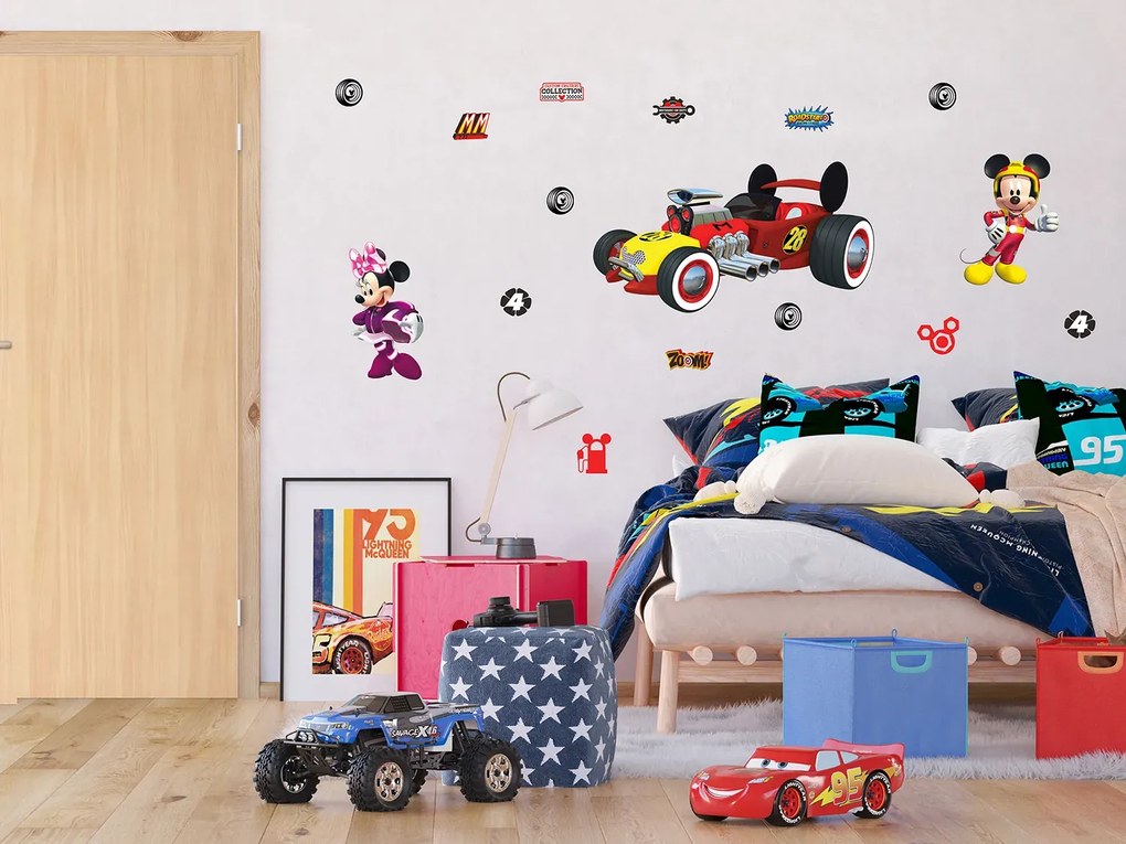 Dětská samolepka na zeď Disney Myšák Mickey Závody | 65 x 85 cm | DDK2307