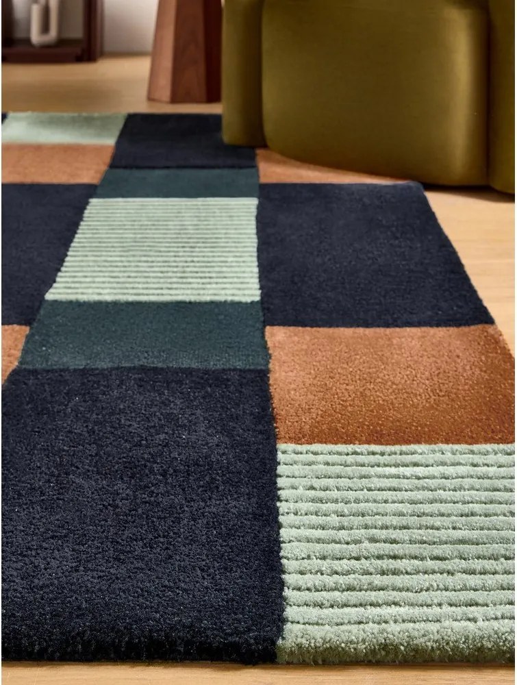 Tmavě modrý ručně tkaný koberec z recyklovaných vláken 200x290 cm Franka – MADE