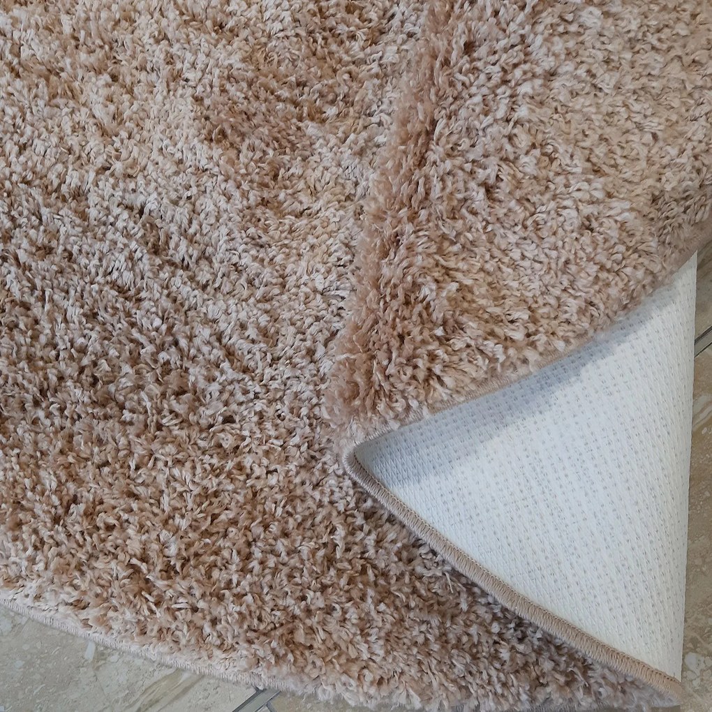 Karamelový kulatý huňatý koberec Camel Rozměr: 60 cm