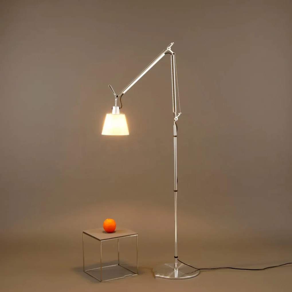 Artemide Tolomeo Basculante 180 Terra, stojací lampa s vypínačem, pergamenové stínítko, 1x46W E27, výška 103-170cm