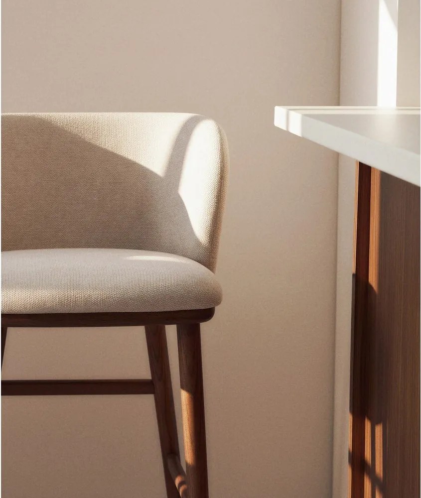 Béžová čalouněná barová židle (výška sedáku 75 cm) Ciselia – Kave Home