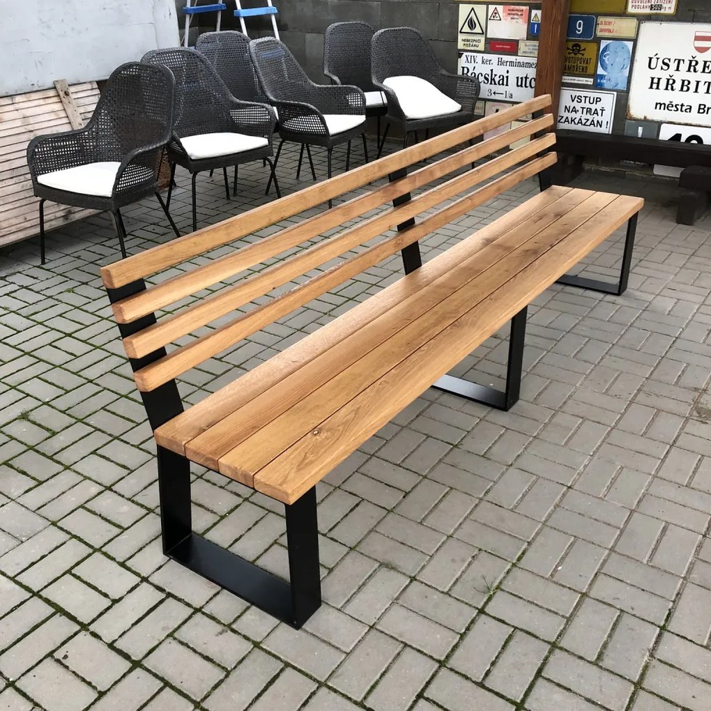 KULHÁNEK Designová zahradní lavice s nohami z ploché oceli - dlouhá Délka: 250 cm, Odstín nátěru: lazura - palisandr, Odstín podnože: černá s jemnou strukturou - JS RAL 9005