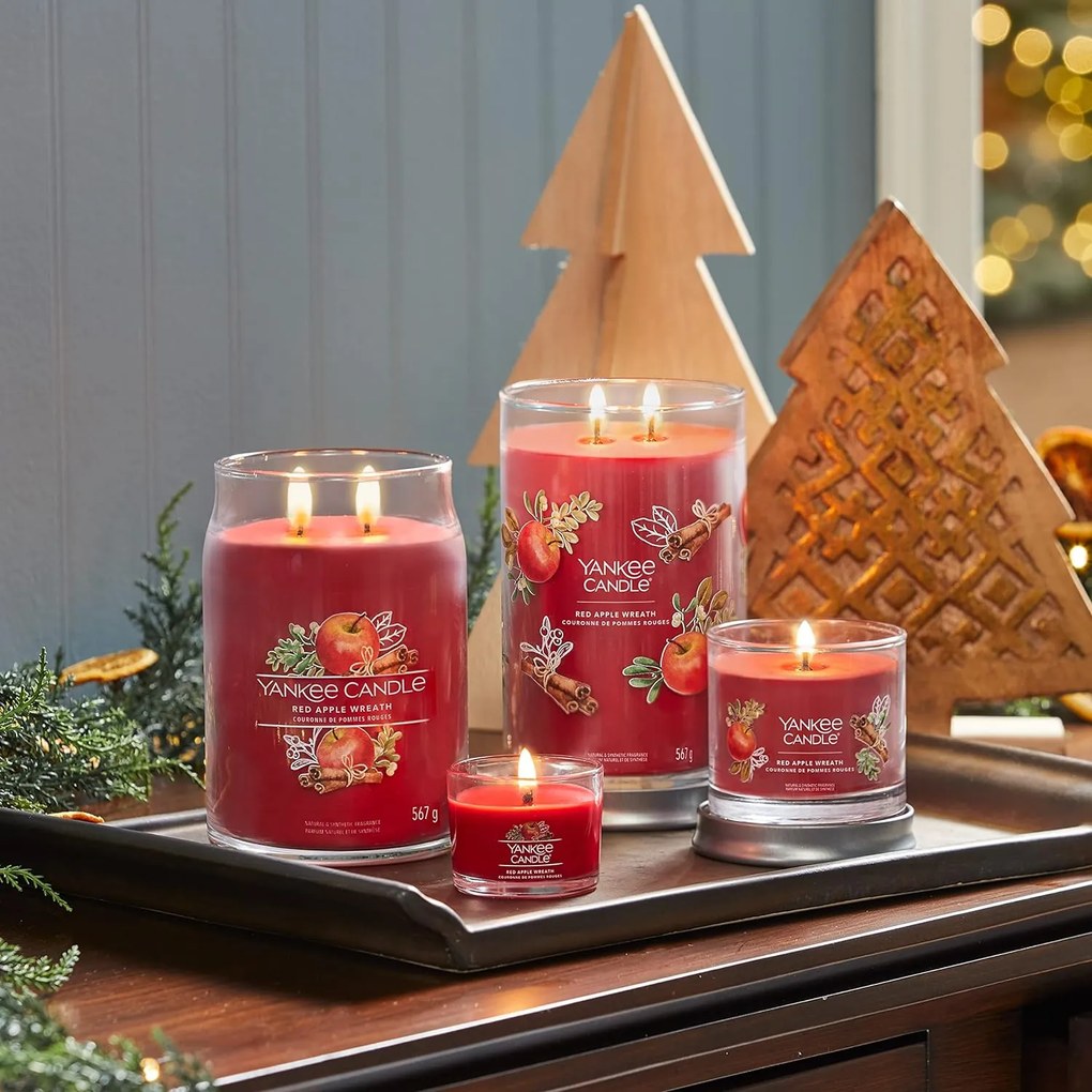 Yankee Candle vonná svíčka Signature ve skle velká Red Apple Wreath 567 g