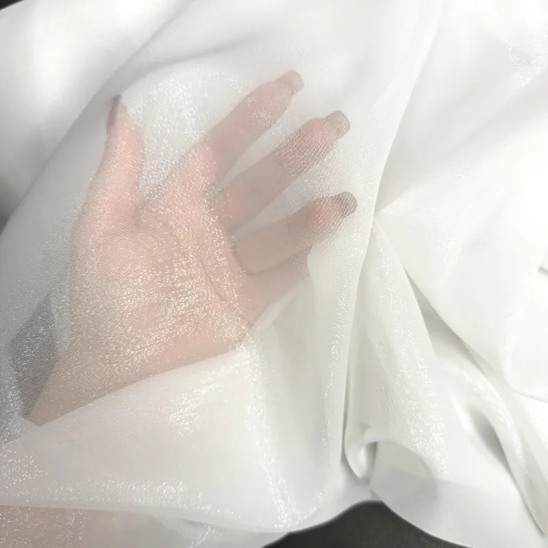 Voálová záclona s olůvkem bílá Svítivá Magic metraž Ervi 7347