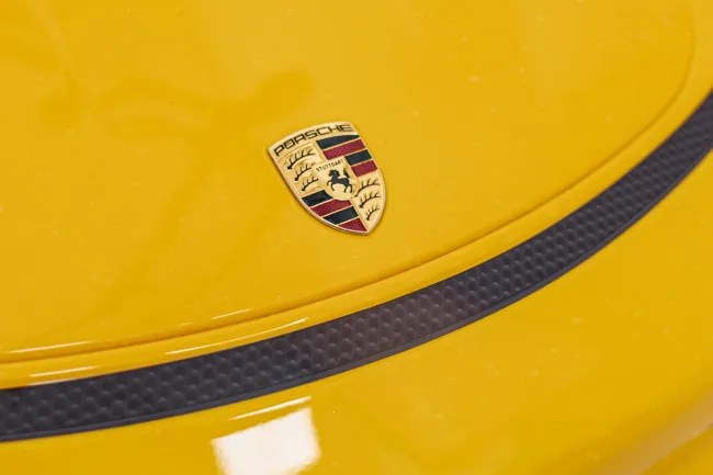 Elektrické autíčko Porsche Spyder RS 718 Lakýr žluté