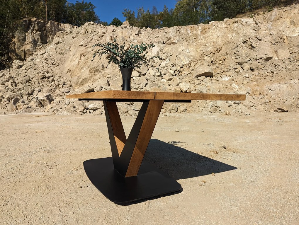 Jídelní stůl z dubového masivu Herodes v industriálním designu Velikost Desky: 1900x1000 (mm)