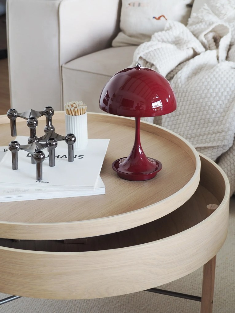 Louis Poulsen Přenosná lampa Panthella 160 V3 Opaque Burgundy, červená barva