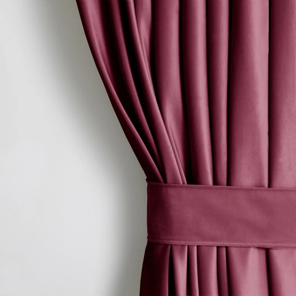 Závěs AmeliaHome Velvet s průchodkami 140x270 cm burgundy