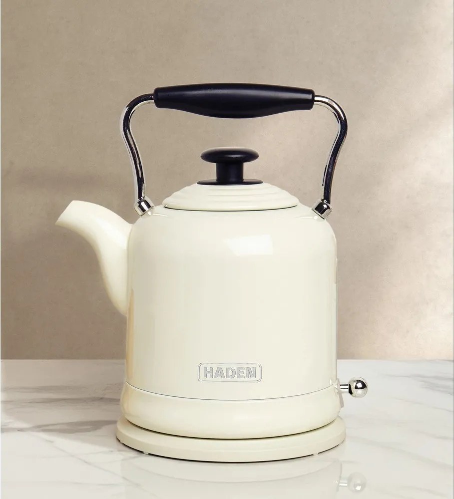 Krémová rychlovarná konvice z nerezové oceli 1,5 l Highclere – Haden