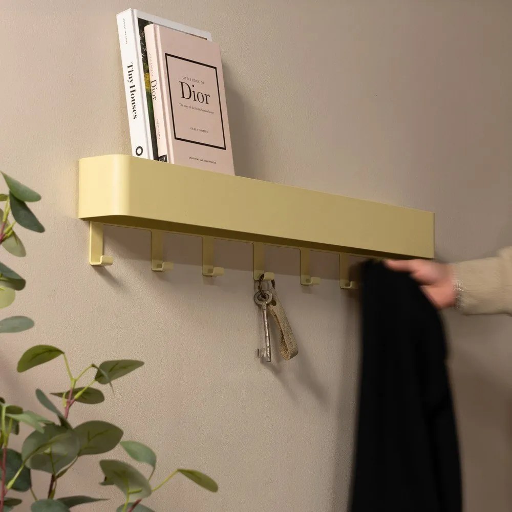 Světle žlutý ocelový nástěnný věšák s poličkou 72 cm Dax Play – Spinder Design