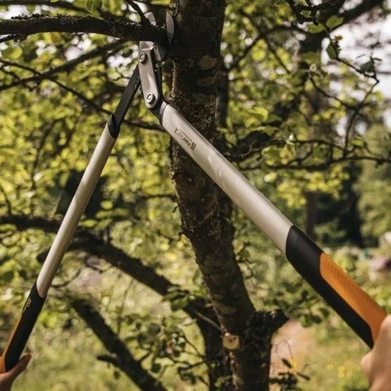 Nůžky na silné větve dvoučepelové Fiskars PowerGearX L (1020188)