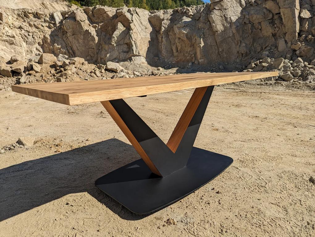Jídelní stůl z dubového masivu Herodes v industriálním designu Velikost Desky: 2300x1000 (mm)