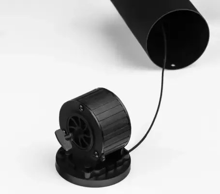Minimalisticky lustr na lanku Stilvi Černá