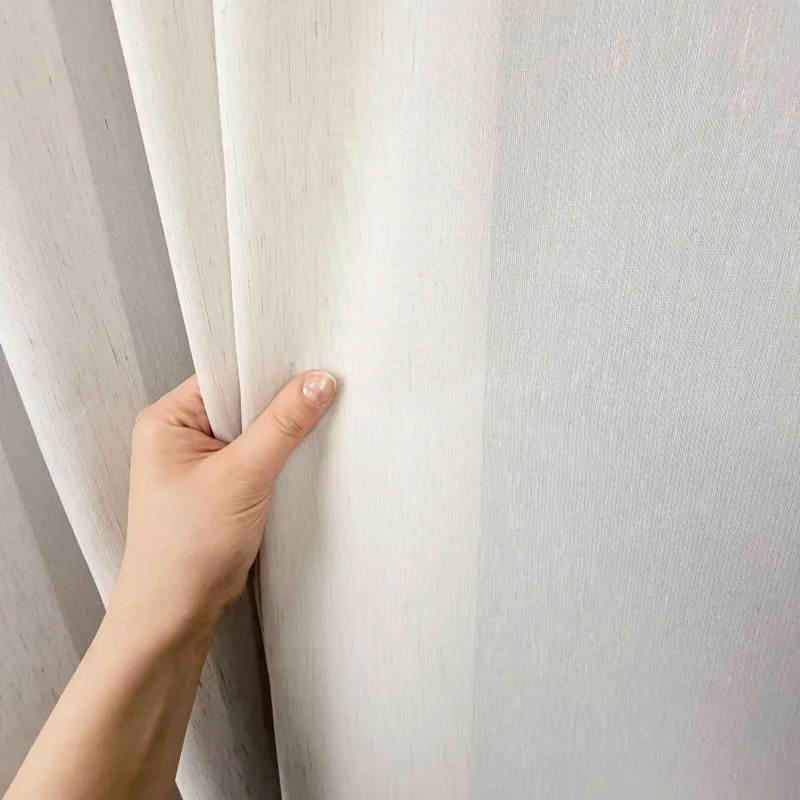 Voálová záclona s jemnou strukturou a olůvkem metraž Ervi 22650