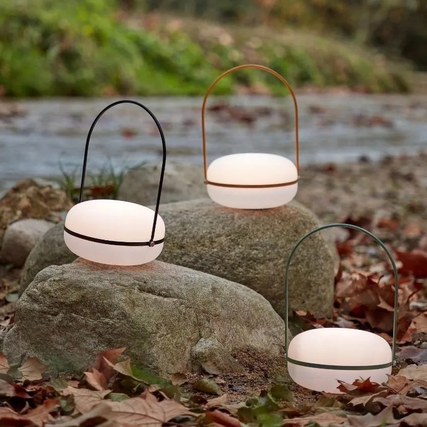 Bílo zelená plastová přenosná venkovní lampa Kave Home Tea