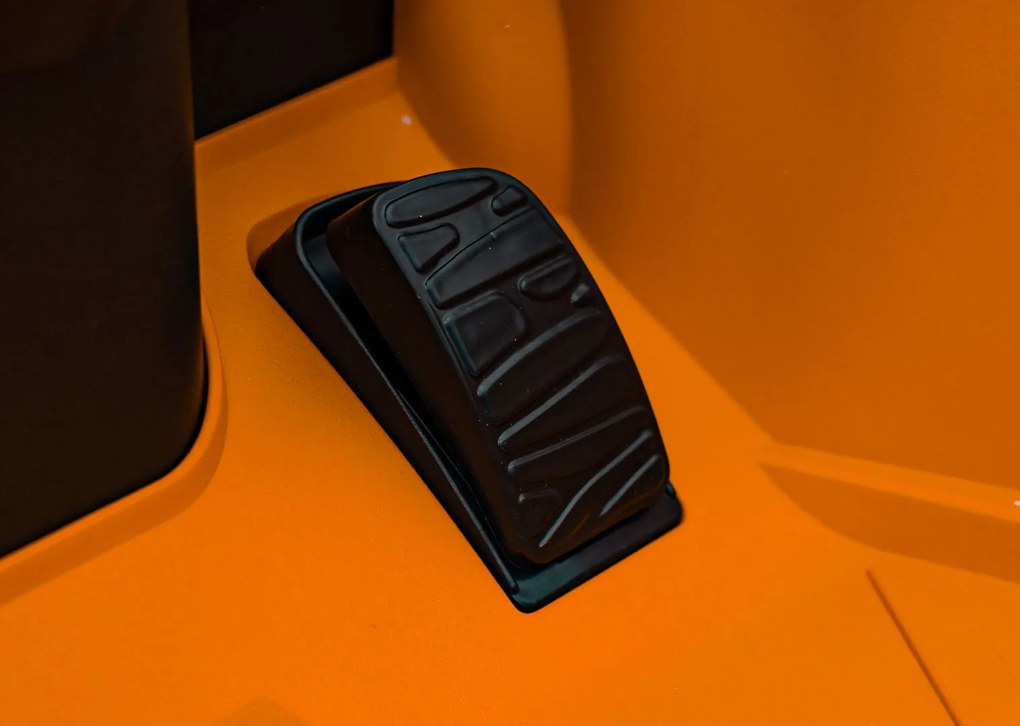 Ramiz Auto Lamborghini Revuelto oranžové
