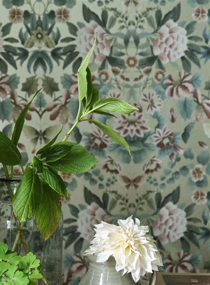 Květovaná tapeta IKEBANA DAMASK Designers Guild Odstín Tapety: Green PDG1156/05