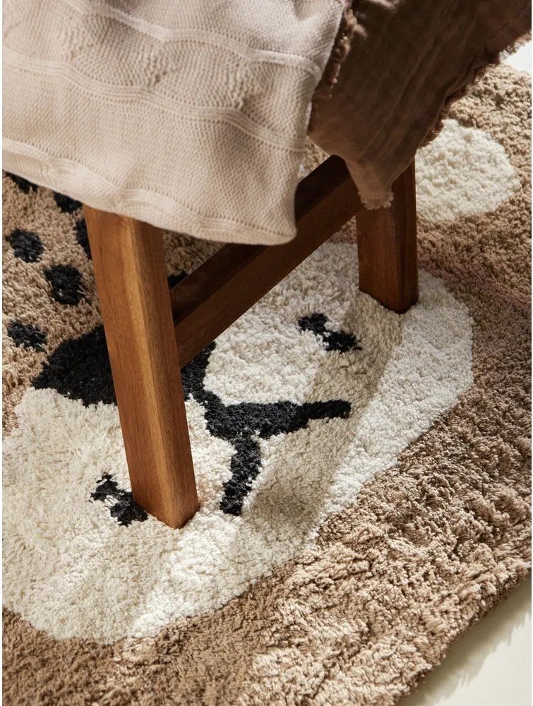 Světle hnědý pratelný/ručně tkaný bavlněný dětský koberec 93x120 cm Snuggle Bea – Hanse Home