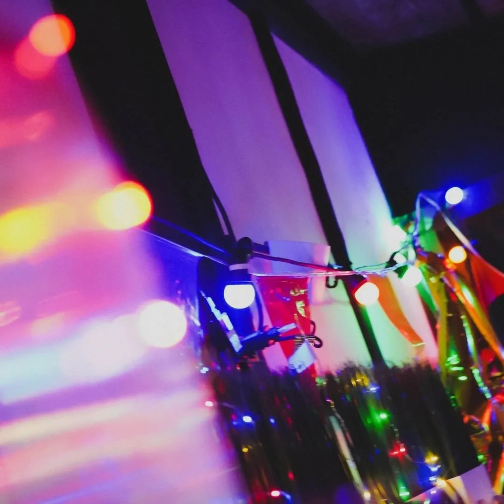 LED žárovka, žlutá, patice E27