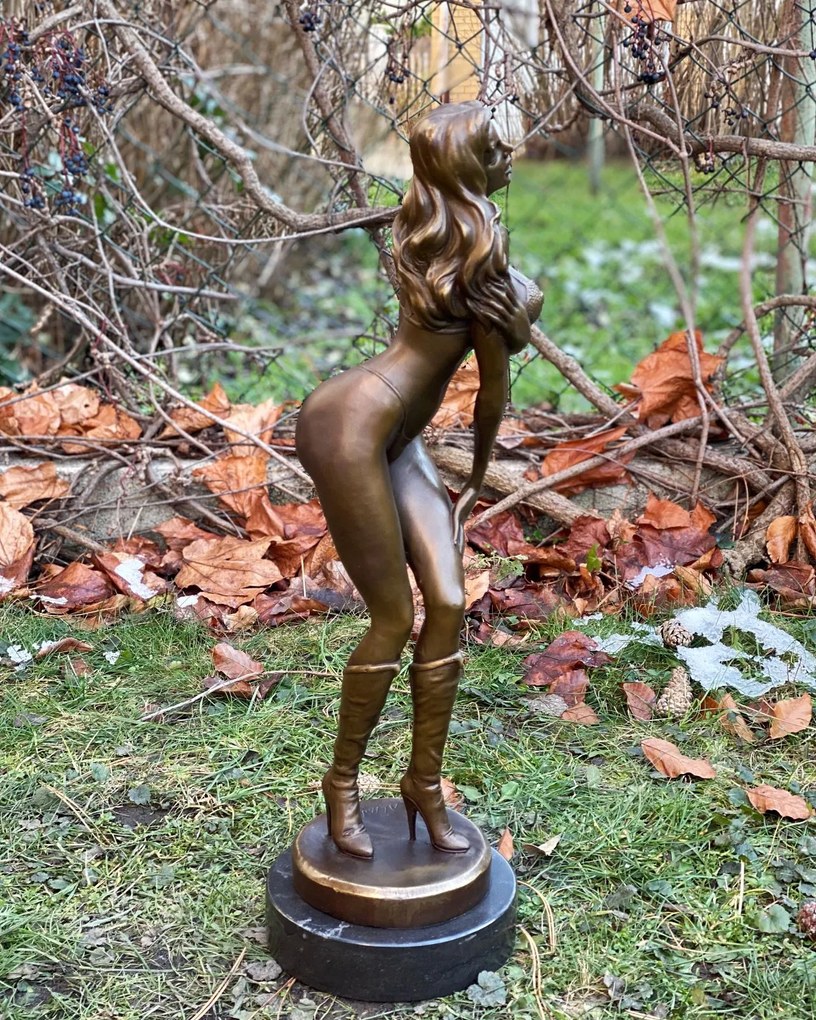 Bronzová socha soška sexy žena