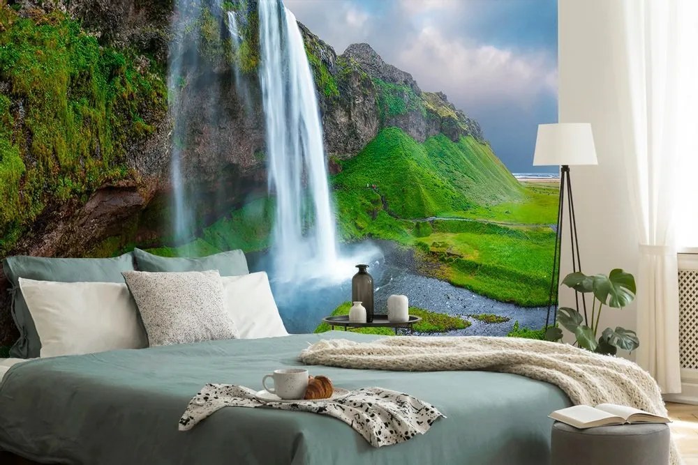Samolepící fototapeta majestátní vodopád na Islandu - 225x150 cm