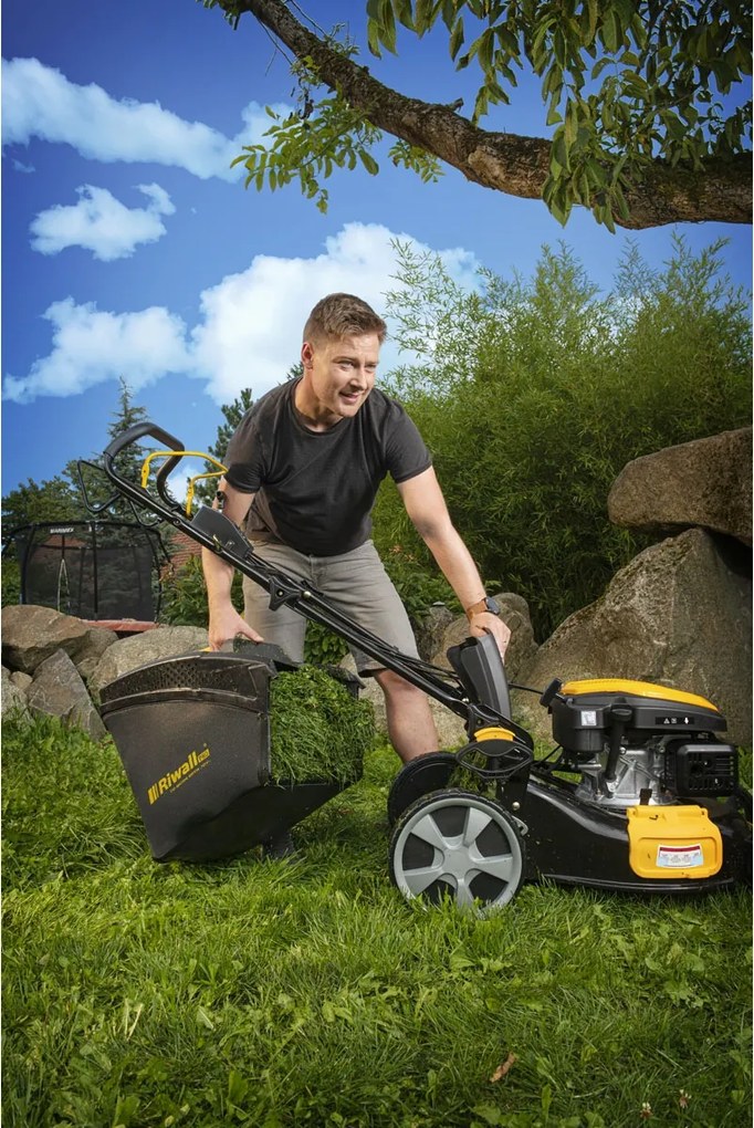 Benzínová sekačka na trávu Riwall PRO RPM 5155 V PRO 4v1 s variabilním pojezdem