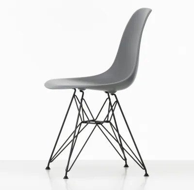 Eames Plastic Chair DSR černě lakovaná grafitová bílé na tvrdou podlahu Vitra