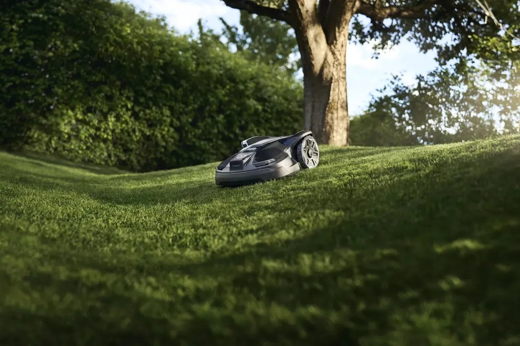 Automower Husqvarna 320 NERA automatická robotická sekačka - SKLADEM u dovozce !