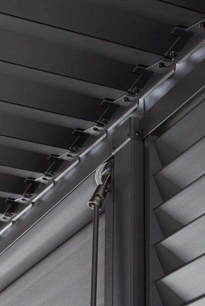 BIZZOTTO Černá hliníková pergola s uzavíracími lamelami GARDA 3x4 m 0795807