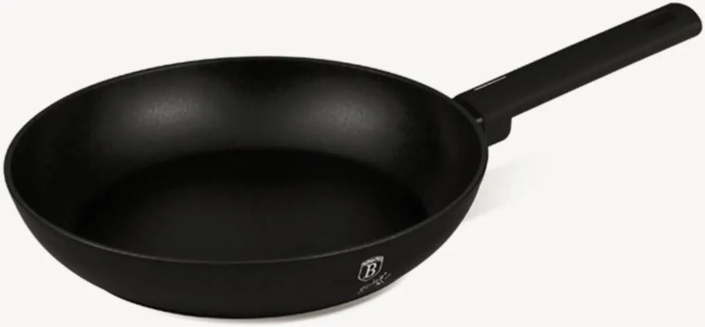 Pánev's nepřilnavým povrchem Matte Black, v různých velikostech