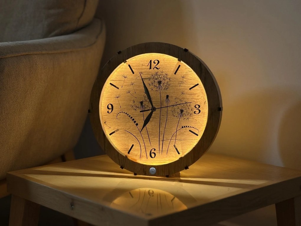 Li-Go "Pampeliška" světelné hodiny s powerbankou a pohybovým čidlem/dub velikost svítidla/hodin: 31 cm