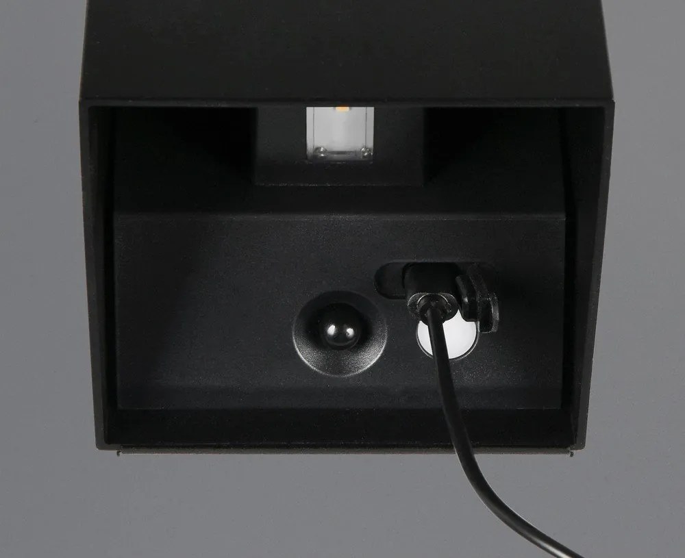 LED nástěnné venkovní svítidlo se senzorem pohybu na USB (výška 10 cm) Genie – Reality
