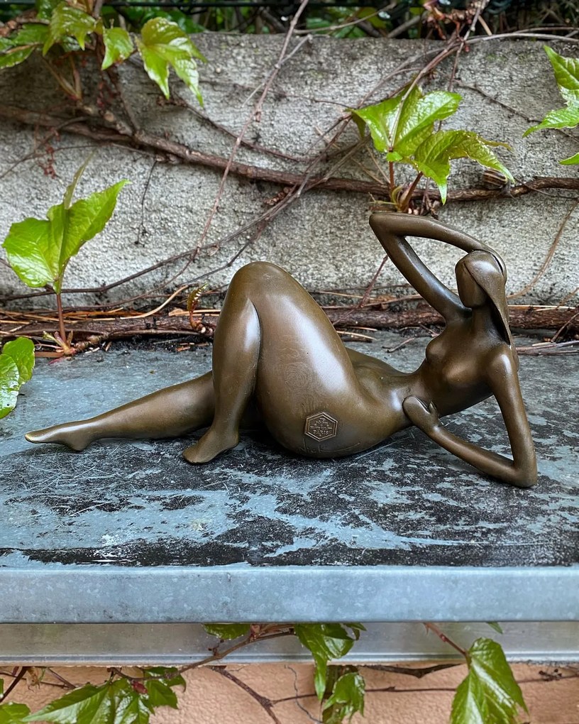 Modernistická bronzová socha Nahá žena MODERN ART 3