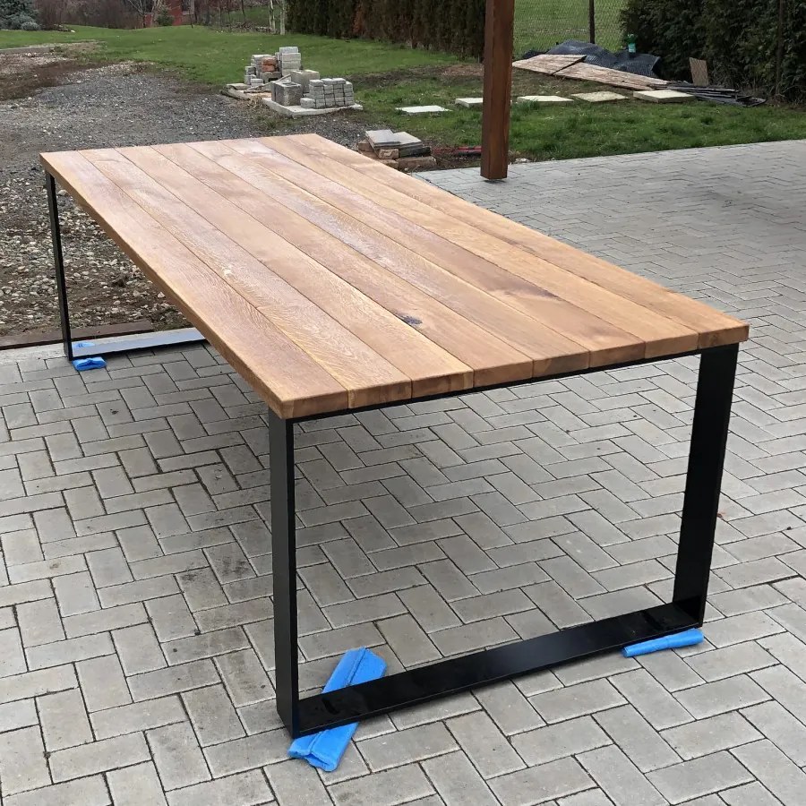 KULHÁNEK Zahradní stůl s nohami z ploché oceli XXL Odstín nátěru: lazura - teak, Velikost desky: 250x90 cm, Odstín podnože: bílá - RAL 9010