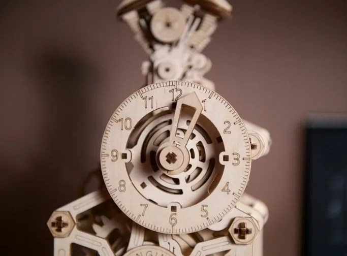 Ugears 3D dřevěné mechanické puzzle –  Hodiny motoru (265 dílků)