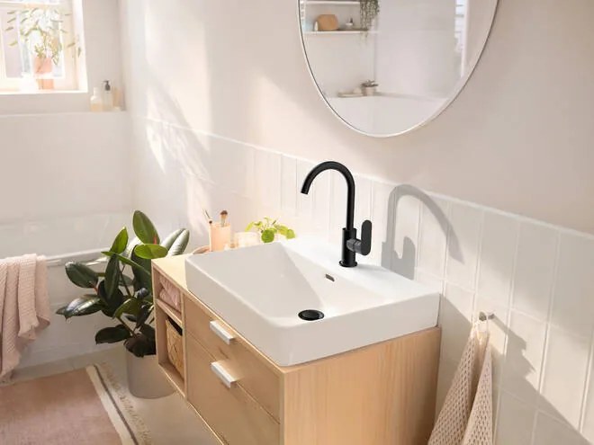 Hansgrohe Rebris S, vysoká umyvadlová baterie 210 s otočným výtokem a odtokovou soupravou s táhlem, černá matná, 72536670