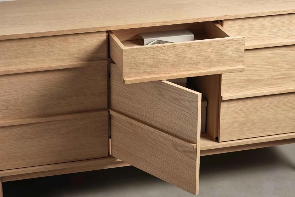 Designová komoda Zayleigh 140 cm vzor dub
