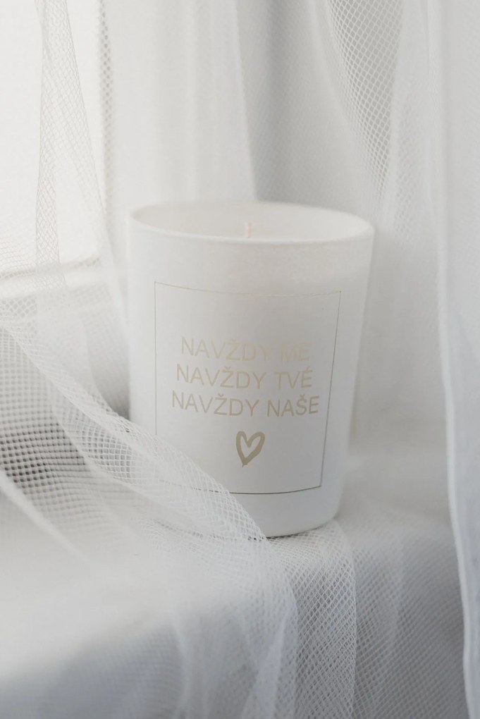 Love Inc. Bílá svíčka Navždy mé, navždy tvé, navždy naše - fíky a růže, bílá barva, sklo, dřevo, vosk