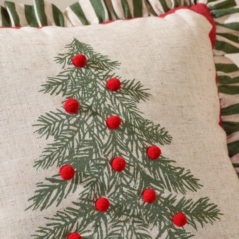 Dekorační polštář s vánočním motivem 45x45 cm Frilled Christmas Tree – Catherine Lansfield