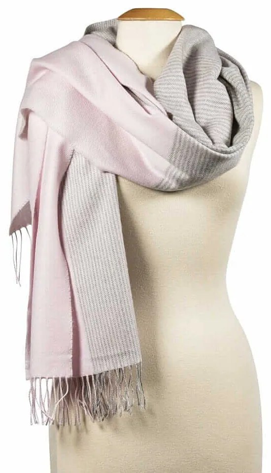 Pashmina / wrap z jemné Merino vlny Baby Pink Glencheck 200x76 cm - John Hanly