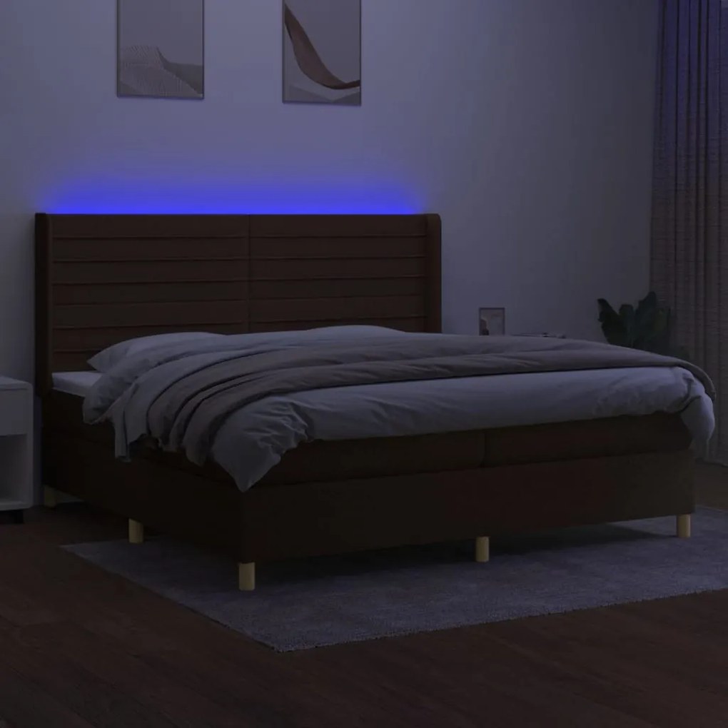 Box spring postel s matrací a LED tmavě hnědá 200x200 cm textil 3138984