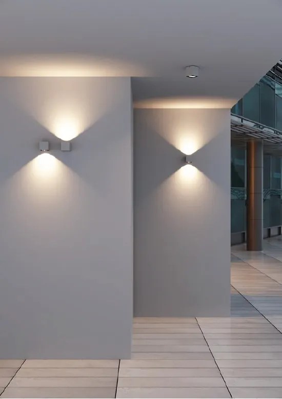 Redo group Redo Teko, šedé nástěnné exteriérové svítidlo se svícením dolu, 6W LED 3000K, výška 9,4cm, IP65