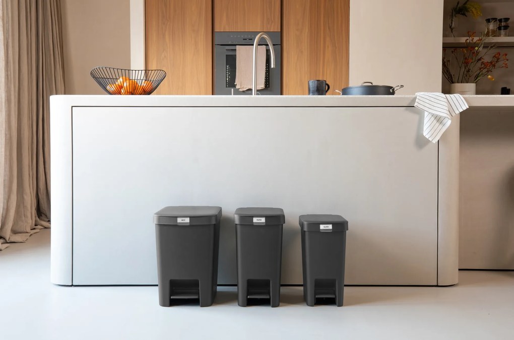 Brabantia Pedálový koš StepUp 16L šedý