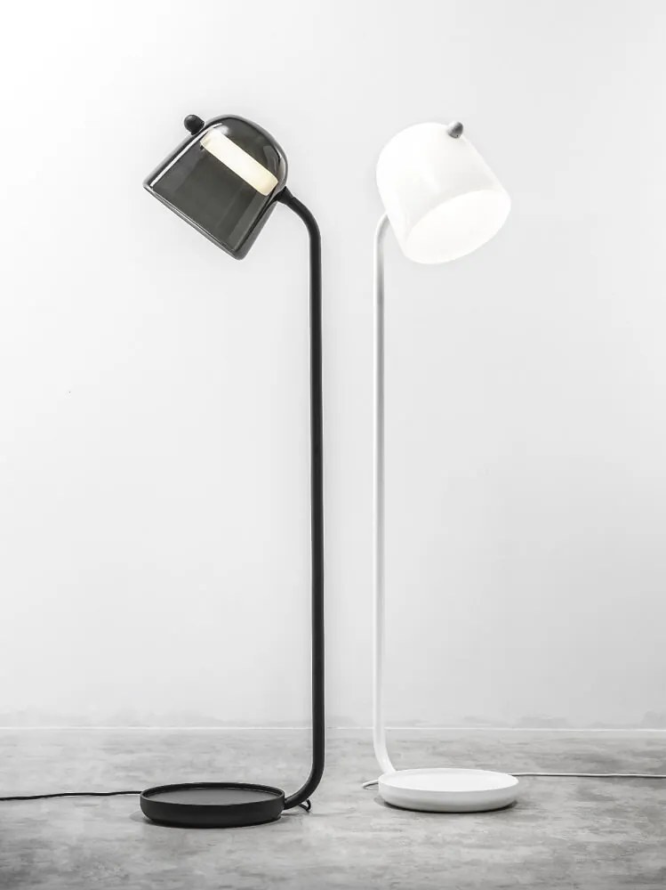 Brokis Mona skleněná stojací lampa Barva: Černá, Velikost: Medium, Barva kování: Bílá