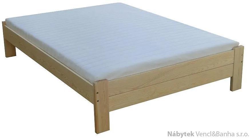 dřevěná dvou lůžková postel z masivního dřeva Awinion chalup
