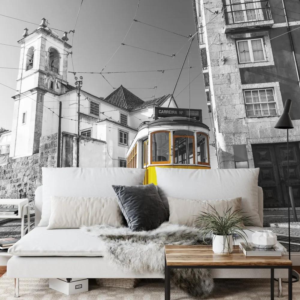 Fototapeta Tramvaj V Historické Čtvrti V Lisabonu Samolepící tapety 208x146