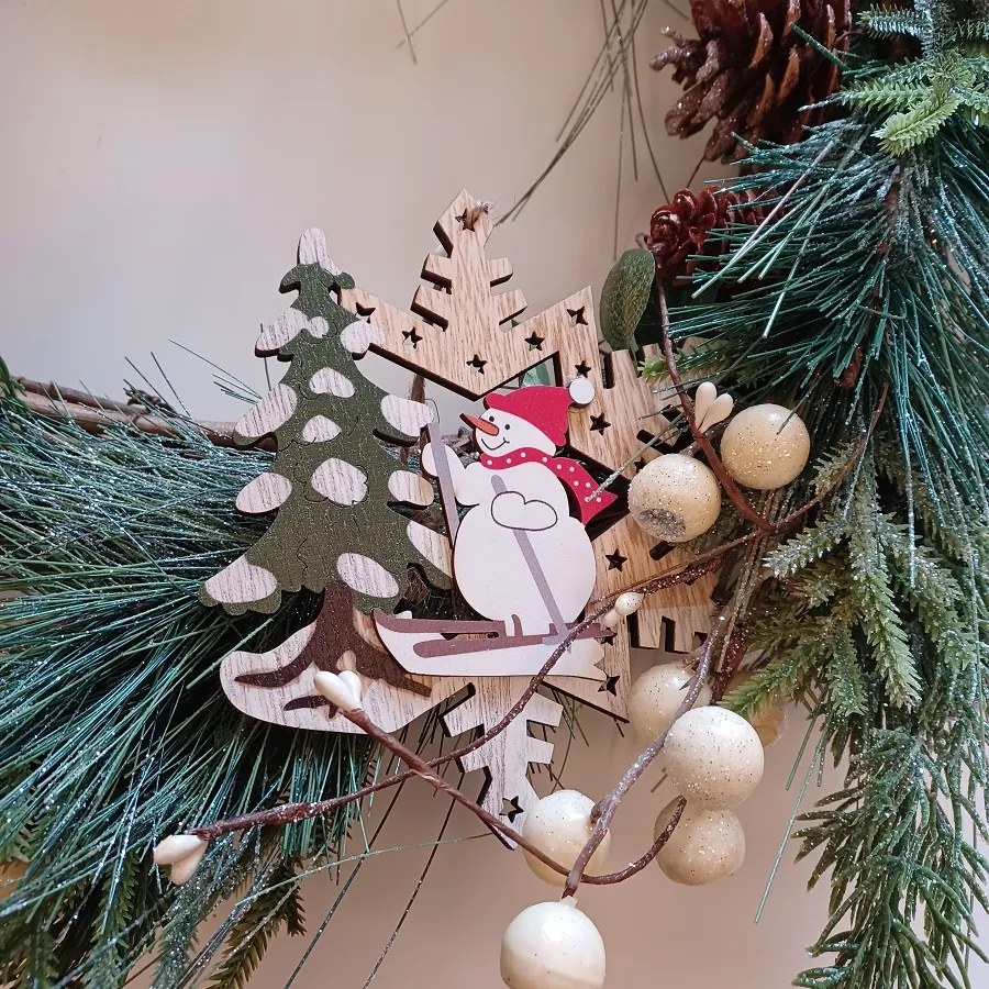 Dřevěná vánoční ozdoba sněhulák 15 cm, k zavěšení