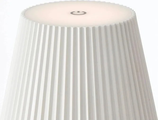 Brilliant G40445/75 Venkovní stojanová AKU lampa MACOBO bílá USB-A